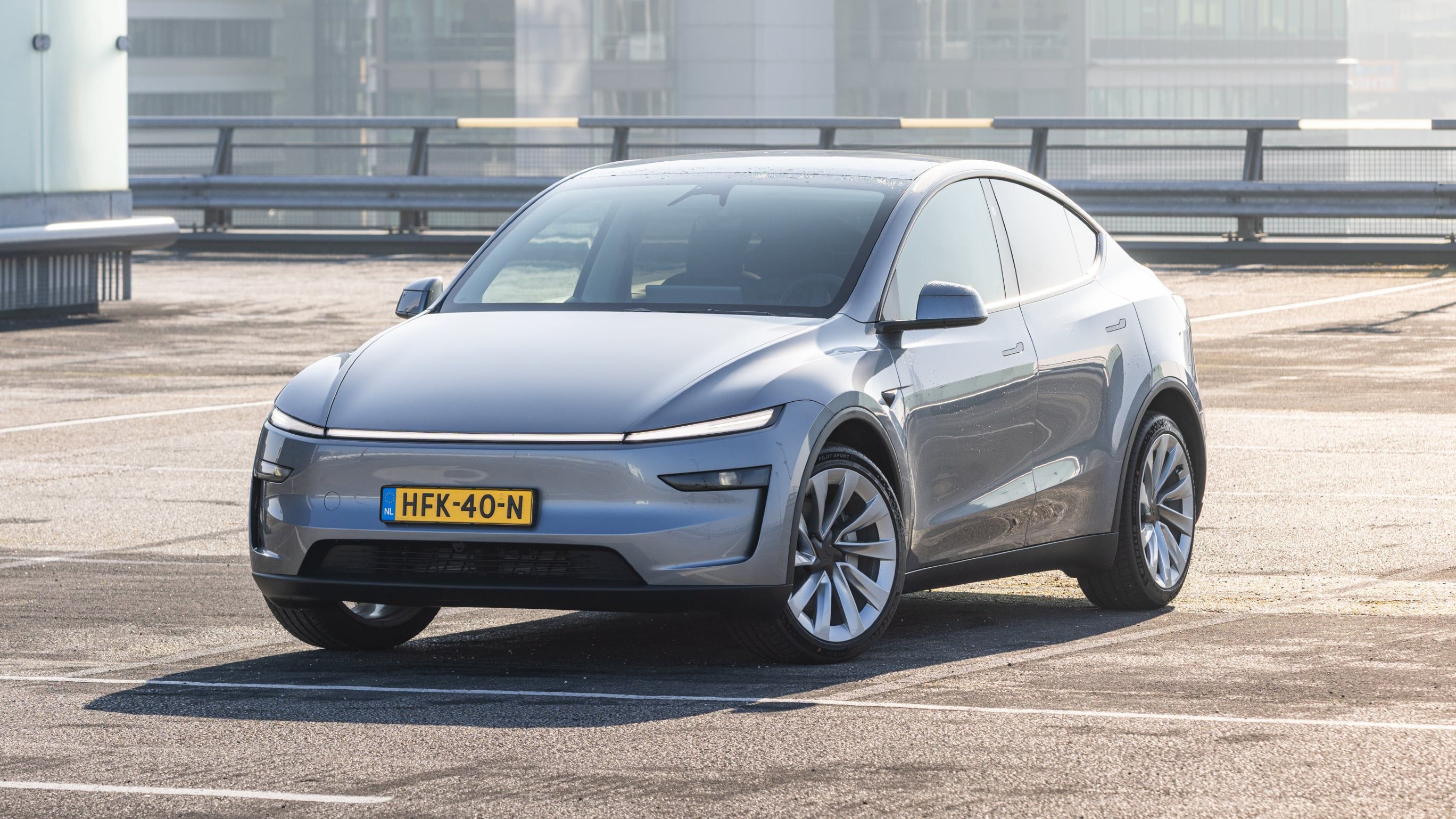 7 zitplaatsen kosten bij de Tesla Model Y 2.500 euro: toch ben je 16. ...