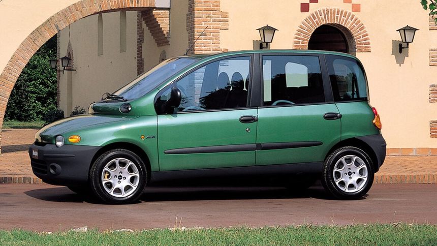 Er is ineens een mysterieuze, gloednieuwe Fiat Multipla verkocht