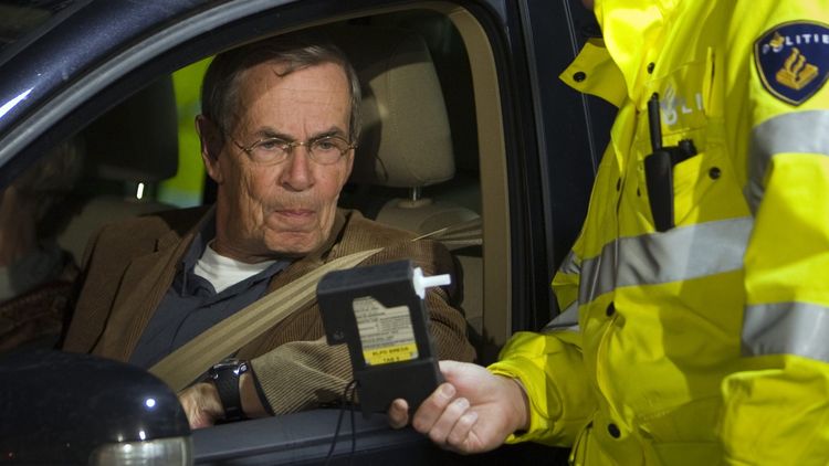 'Notoire alcomobilisten moeten alcoholslot in de auto krijgen'