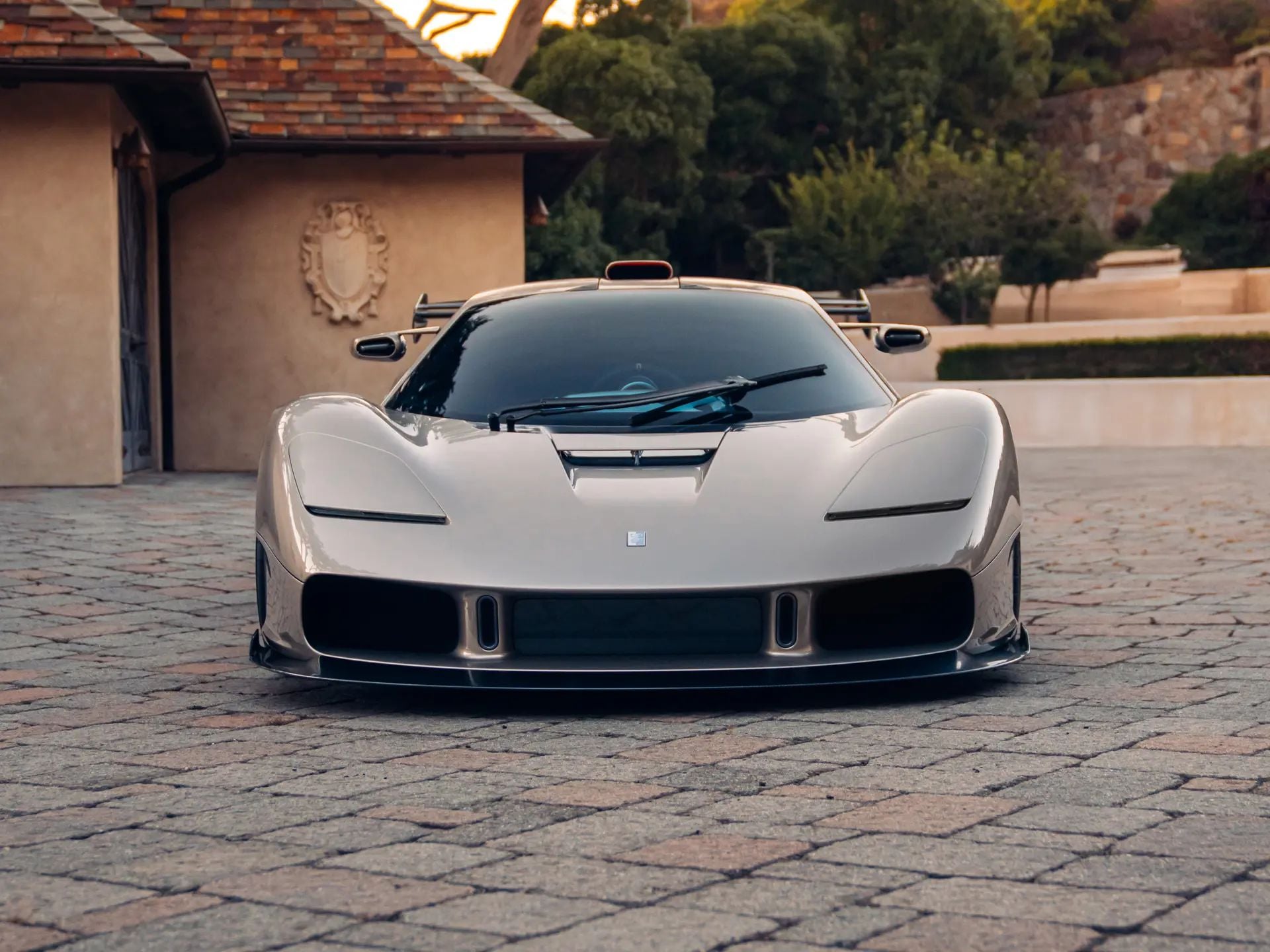 V12-supercar is lichter dan Mazda MX-5 en kan nu van jou zijn