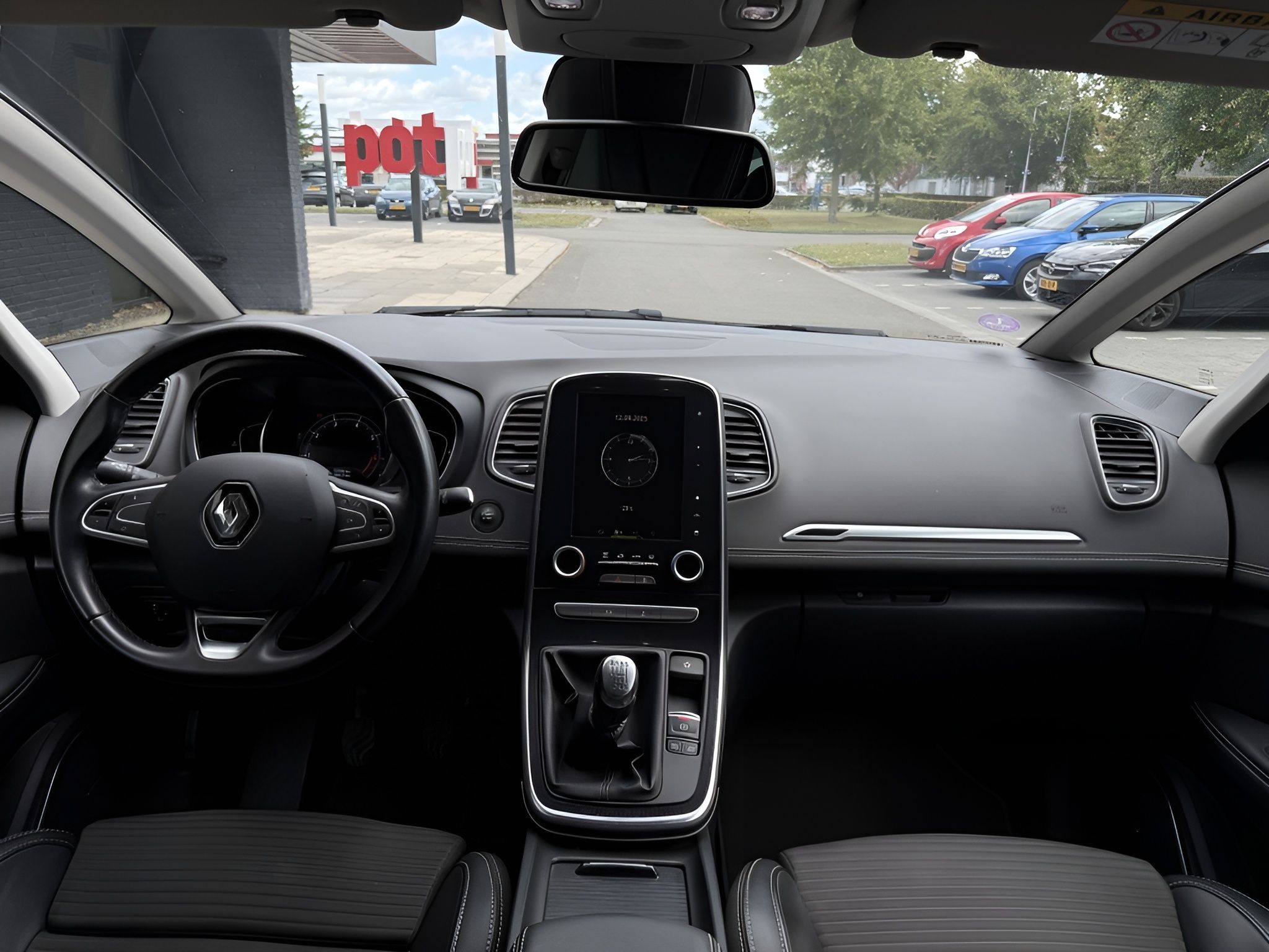 Deze gigantische occasion vervoert je hele gezin en meer